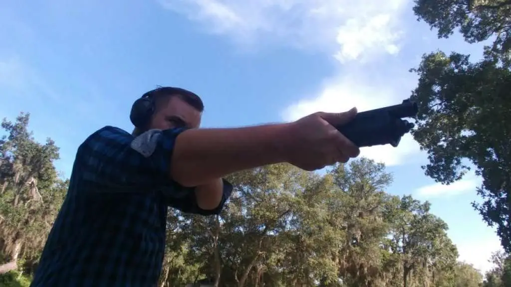 How To Shoot The Mossberg Shockwave - Gunners Den
